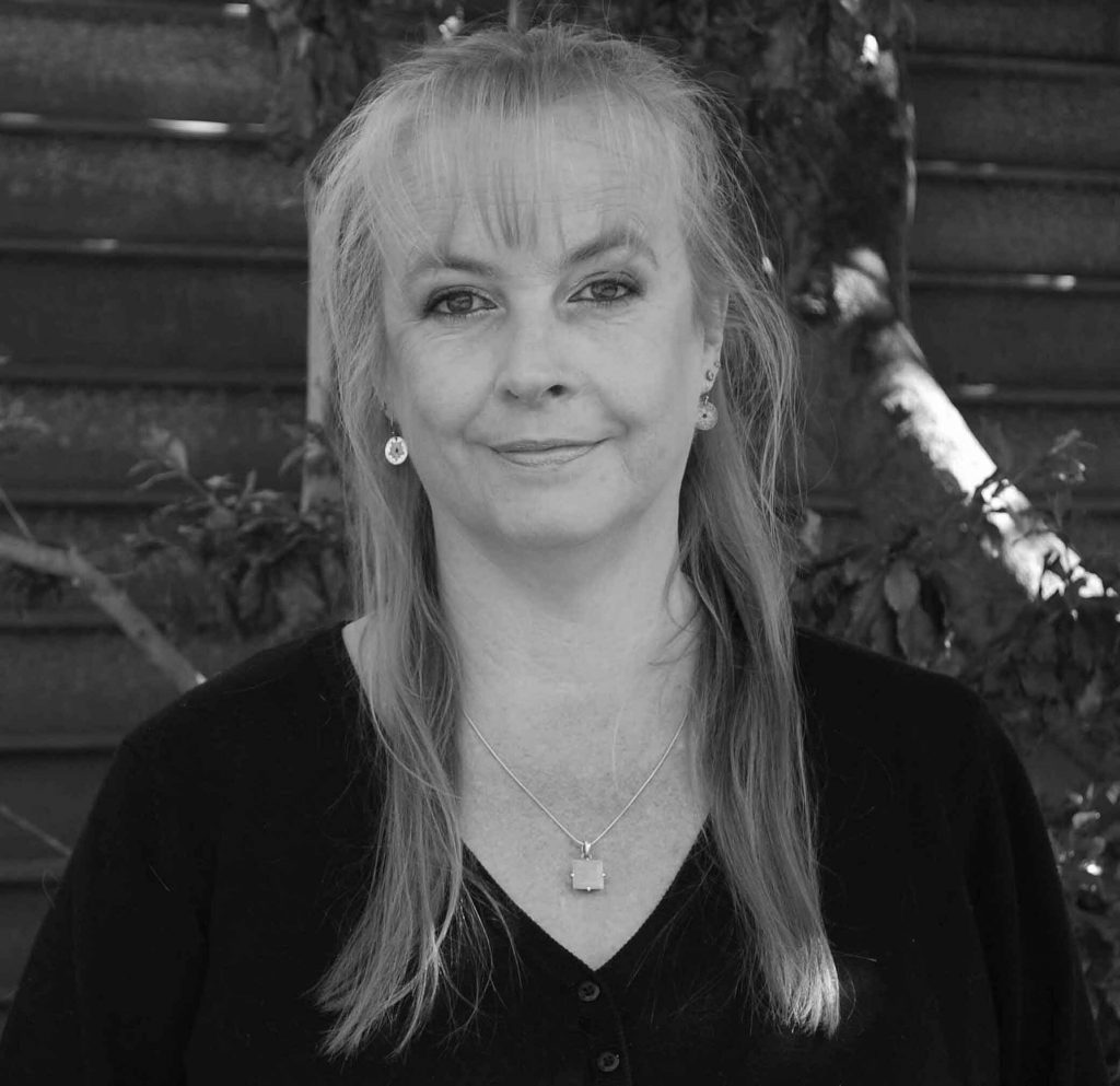 Show #65: Energetic Healing with Tracey McMullen – Low Tox Life